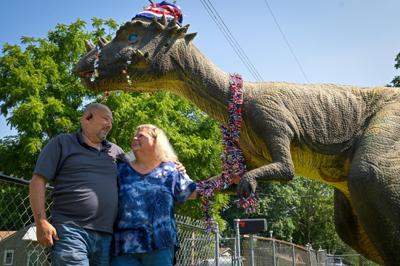Need a dinosaur? This couple is selling the ultimate Jurassic yard art ...