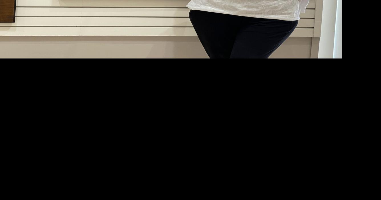 Kitt Moran expresses herself with her voice, paintbrush | Go! | yoursun.com