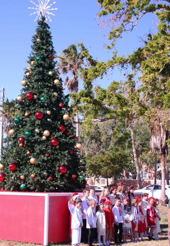 CHRISTMAS CELEBRATION: Ukrainian groups bring Christmas to Florida ...