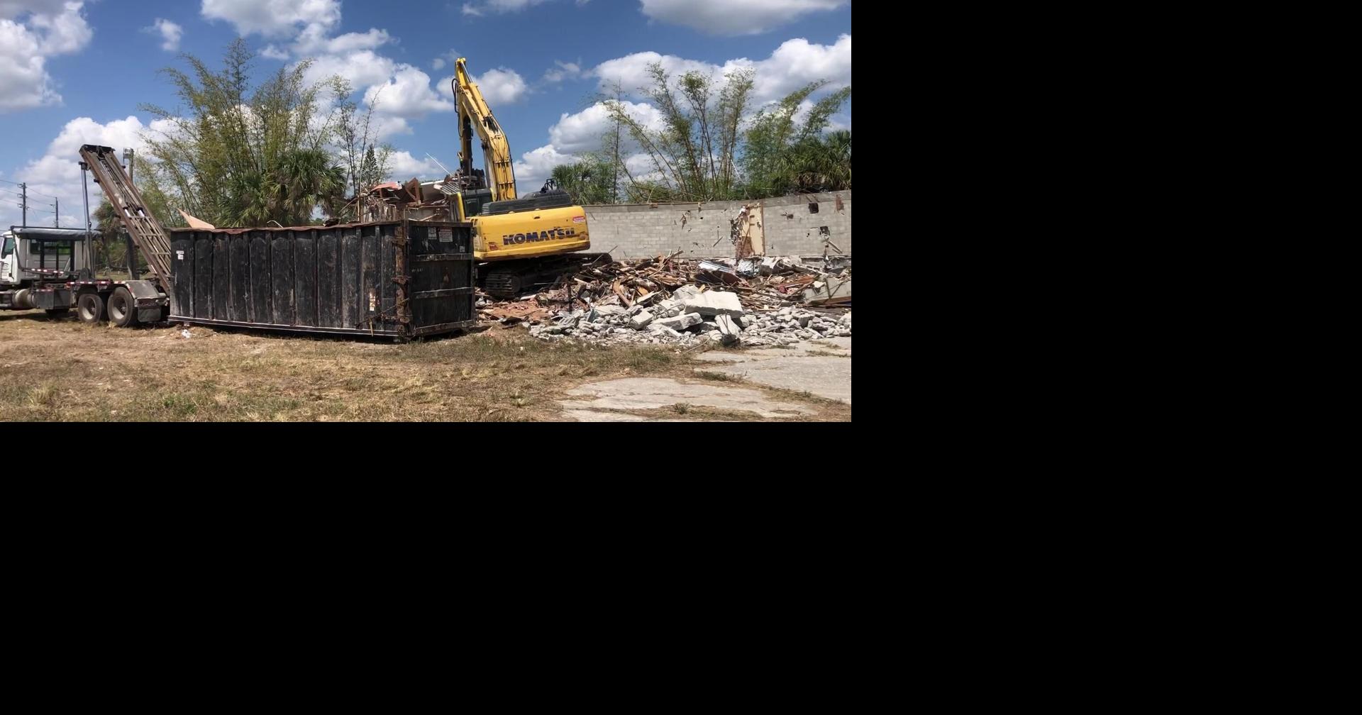 Raze the roof: Myakka River Trading Post is demolished, new retail is ...