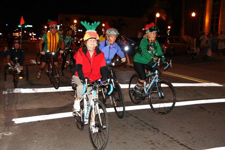 Gallery Walk lights up season | News Archives | yoursun.com