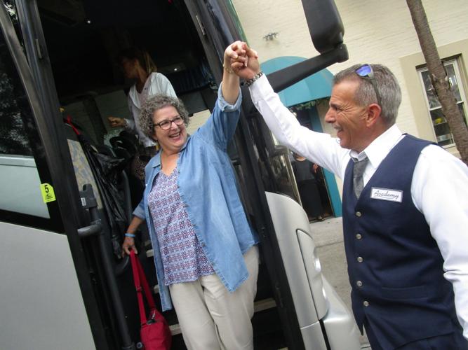 Take a mystery shopping bus tour | Go! | yoursun.com