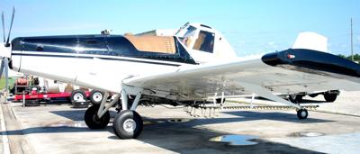 Crop duster signs month-to-month lease, council to consider it Monday ...