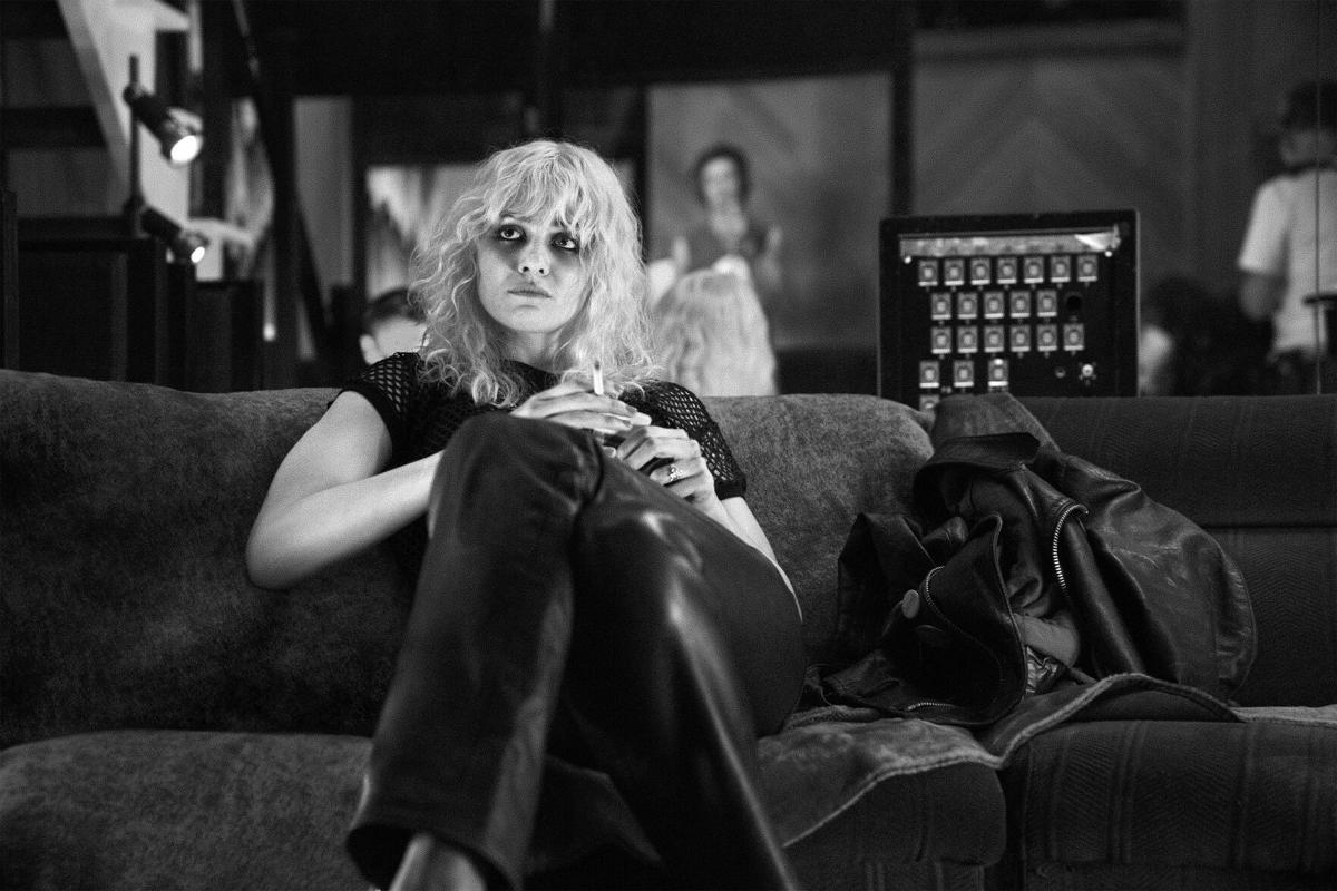 Emma Appleton as Nancy Spungen in "Pistol." | | yoursun.com