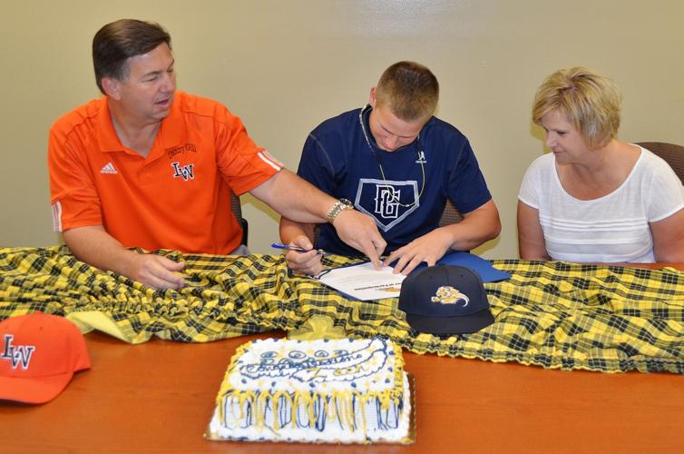 Gill signs withWarner University | Newsarchives | yoursun.com