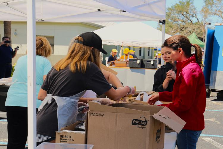 Murdock Baptist Church lends a hand | Multimedia | yoursun.com