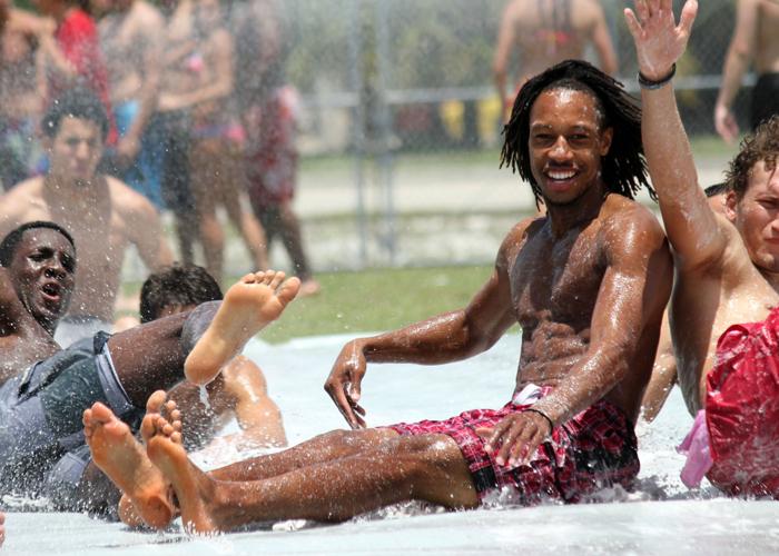 Seniors cool off with pool party | News Archives | yoursun.com