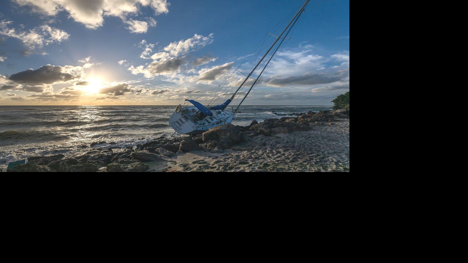Sailboat on the rocks | News | yoursun.com