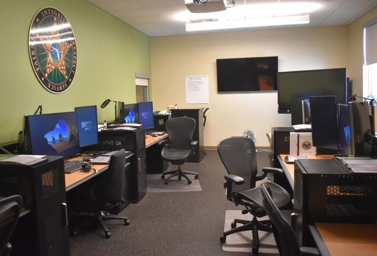 911 dispatchers are key link in public safety | Port Charlotte News ...
