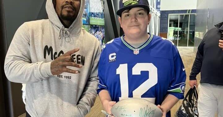Teen battling cancer meets Seahawks players before game | News ...