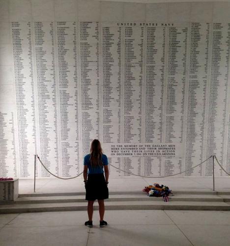 Honoring Greatest Generation Young Marines touch the face of history ...