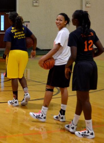 Girls basketball hits the court | Newsarchives | yoursun.com