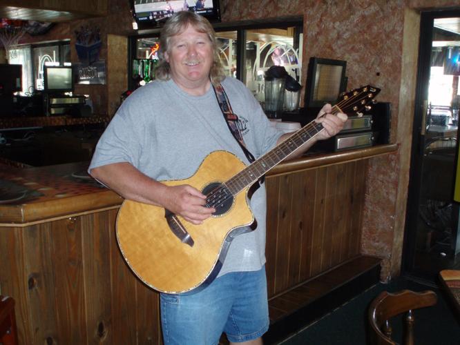 Kenny Rose, a modern-day minstrel | Go! | yoursun.com