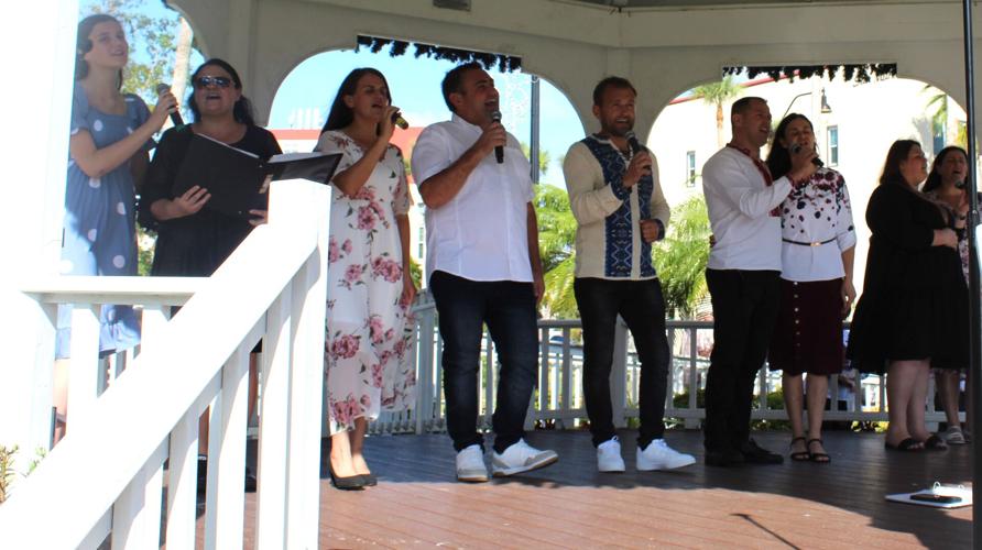 Ukrainians say thank you in first local Christmas event | News ...