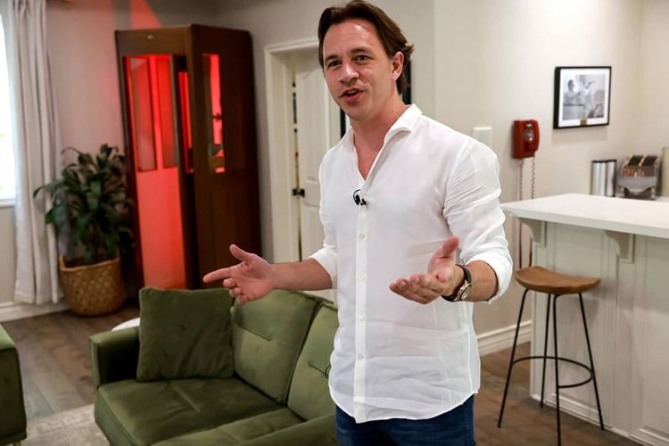 To expose or not expose? Justin Flom rankles some in magic community ...