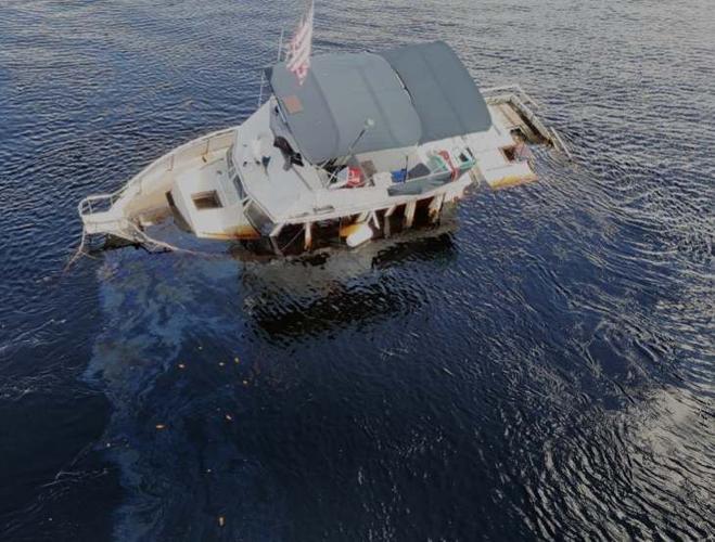 Sinking boat remains on Charlotte Harbor | Port Charlotte News ...