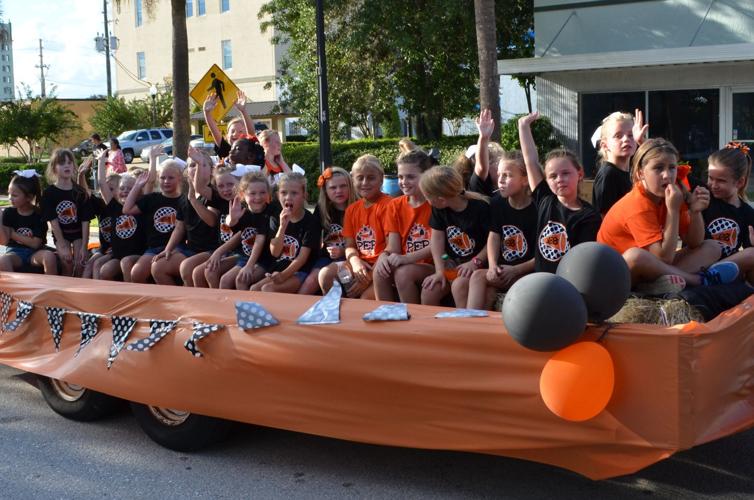 Homecoming parade a crowd pleaser | Newsarchives | yoursun.com