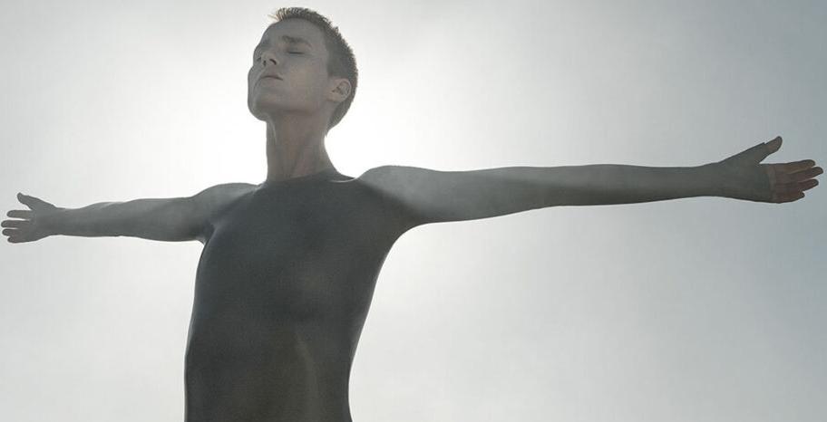 In 'Raised by Wolves,' androids become parents to human kids | Daily ...