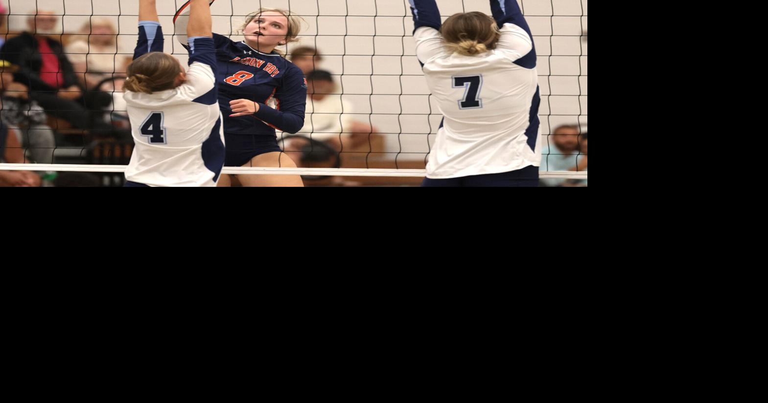 VOLLEYBALL: Mantas pick up first win of the season, sweep 'Cats | Sun ...