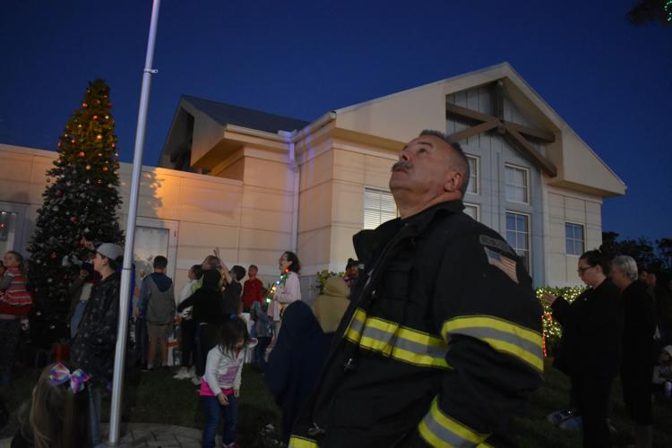 TREE LIGHTING: 'It truly was a community event' | News | yoursun.com