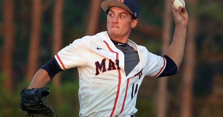 Ex-Manta Ray earns college honors | News Archives | yoursun.com