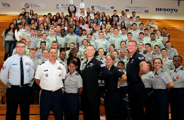 DeSoto students meet Air Force Thunderbirds | News Archives | yoursun.com