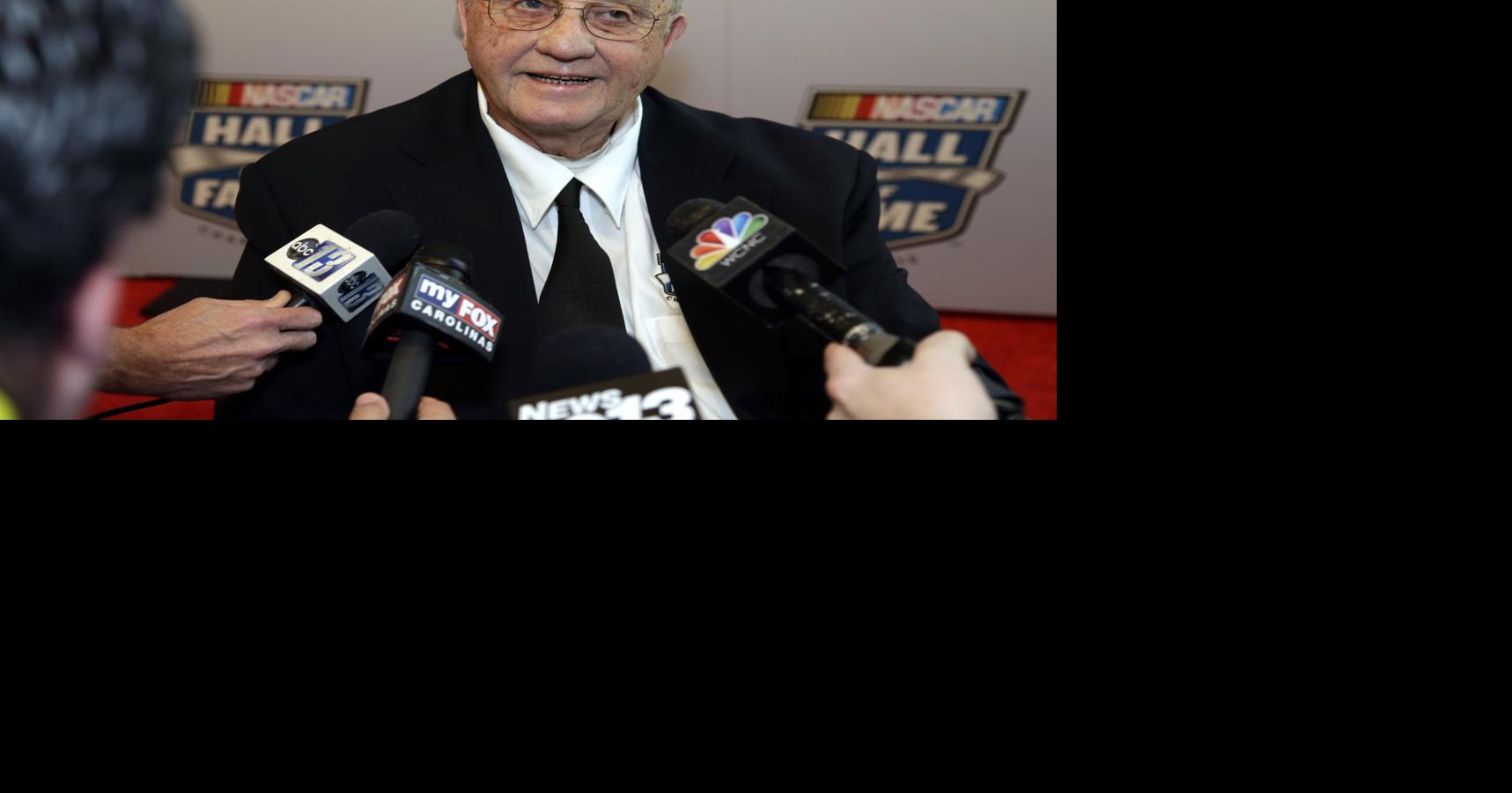 Jarrett joins his father in HOF | News Archives | yoursun.com