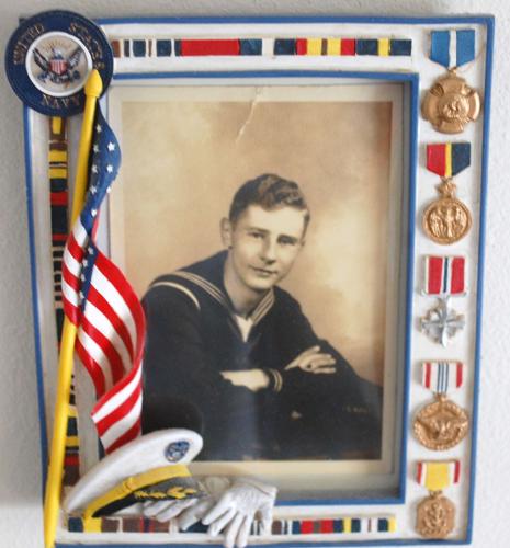 Stitched salute: Naval vet gets Quilt of Valor | Newsarchives | yoursun.com
