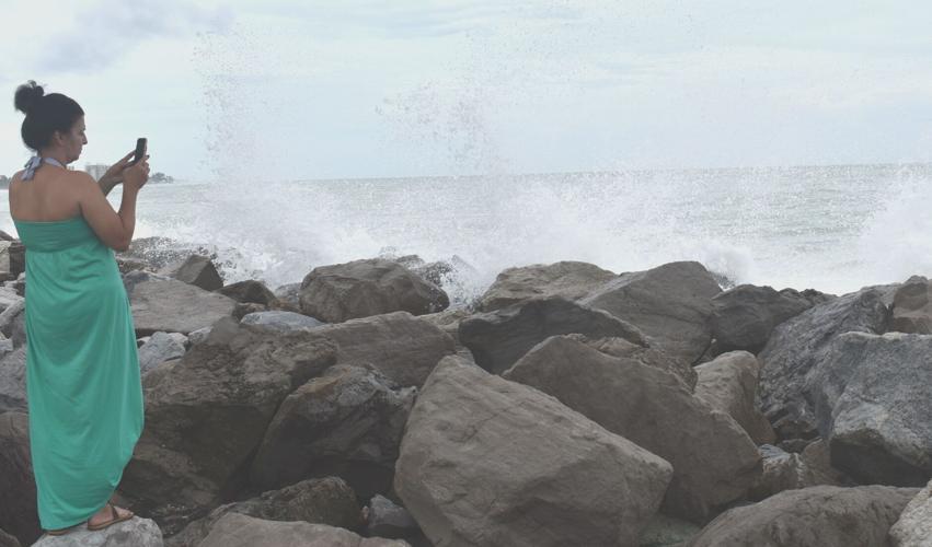 Surf city: Storm brings out boards to Casey Key | The Gondolier ...