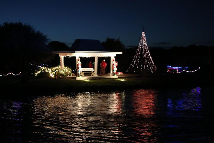 Rotonda West kicks off holiday season | News Archives | yoursun.com
