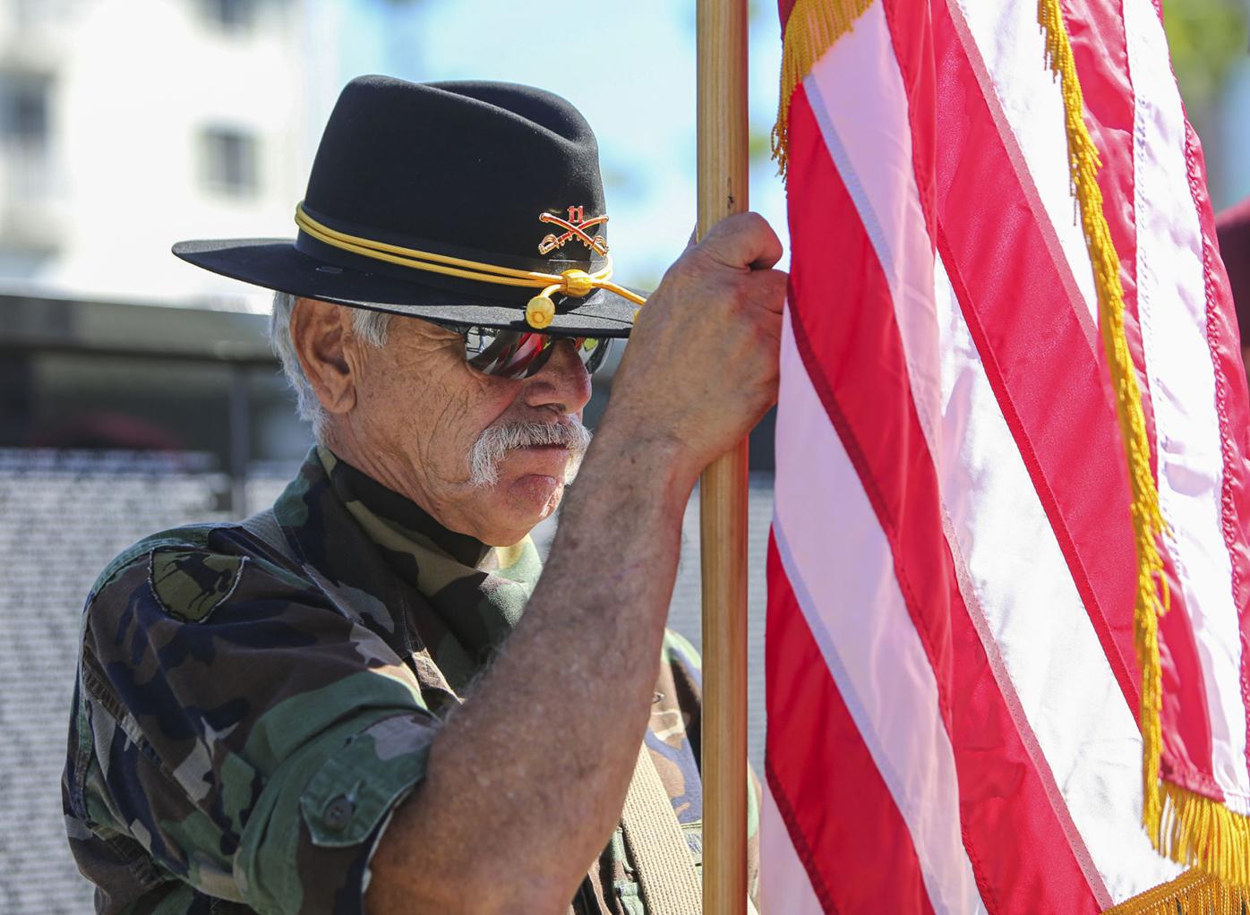 Vietnam veterans honor the fallen at memorial wall | Photo Galleries ...