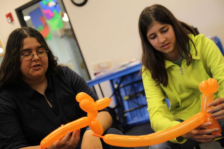 Balloon fun at the library | News Archives | yoursun.com