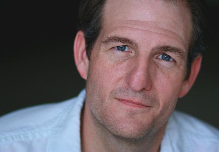 'Smoke and Mirrors' is a great tour de farce | News | yoursun.com