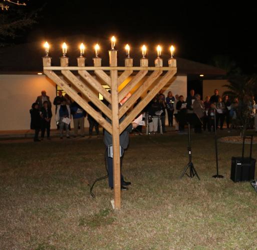 Temple Shalom hosts giant menorah lighting | News Archives | yoursun.com