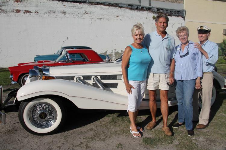 People stroll streets during Gallery Walk | News Archives | yoursun.com