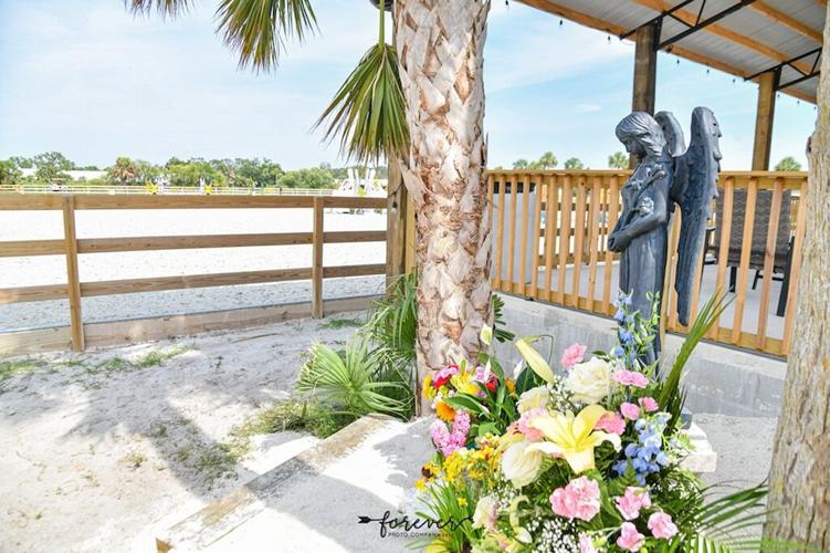 'Outpouring of love' at memorial for teen equestrian | News | yoursun.com