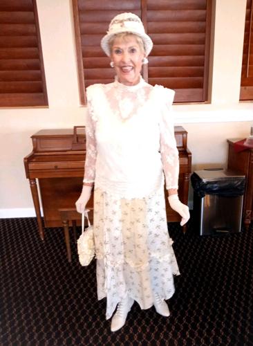 Fashion show raises funds for women's education | News | yoursun.com