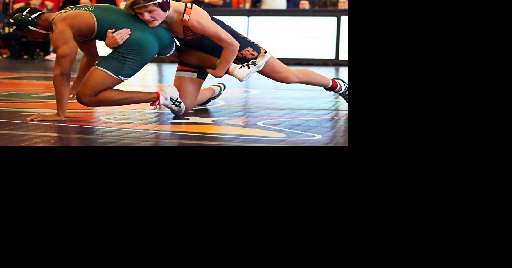 WRESTLING: Oliver, Saunoris lead Manta quartet to States | Sun Preps ...